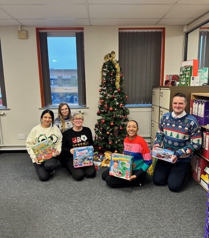 Leicester team give back to local community